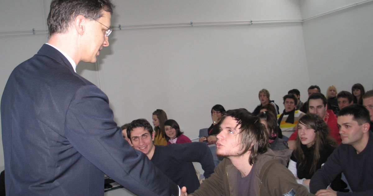 Na poklicnih šolah bi radi »cveke« nazaj - Svet24.si