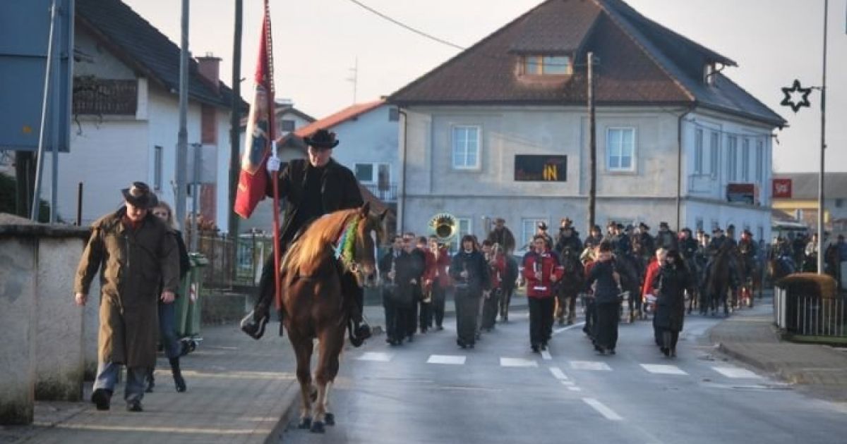 Na šentjernejskem blagoslovu konj 2.000 obiskovalcev - Dolenjski list