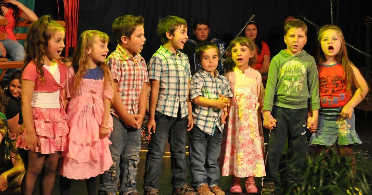 Baluh: Stereotipi glede Romov so posledica medsebojnega nepoznavanja ...