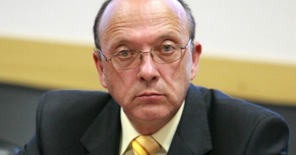 Gorenaka bi vrgel v Barbarin rov, Janšo pa postavil pred strelski vod ...