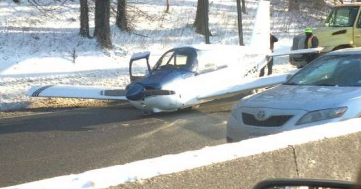 Športno letalo pristalo na avtocesti - Svet24.si