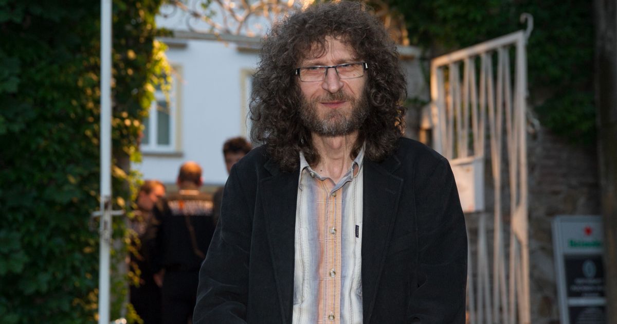 Adi Smolar žaluje za mamo - Veseljak.si