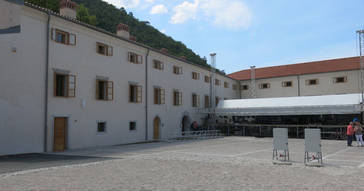 Najem dvorca Lanthieri vzbuja dvom - Svet24.si