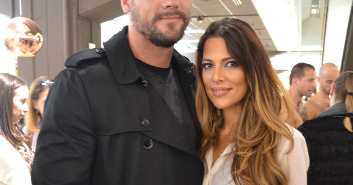 Iris srečna v objemu svojega »bejbija« - Svet24.si