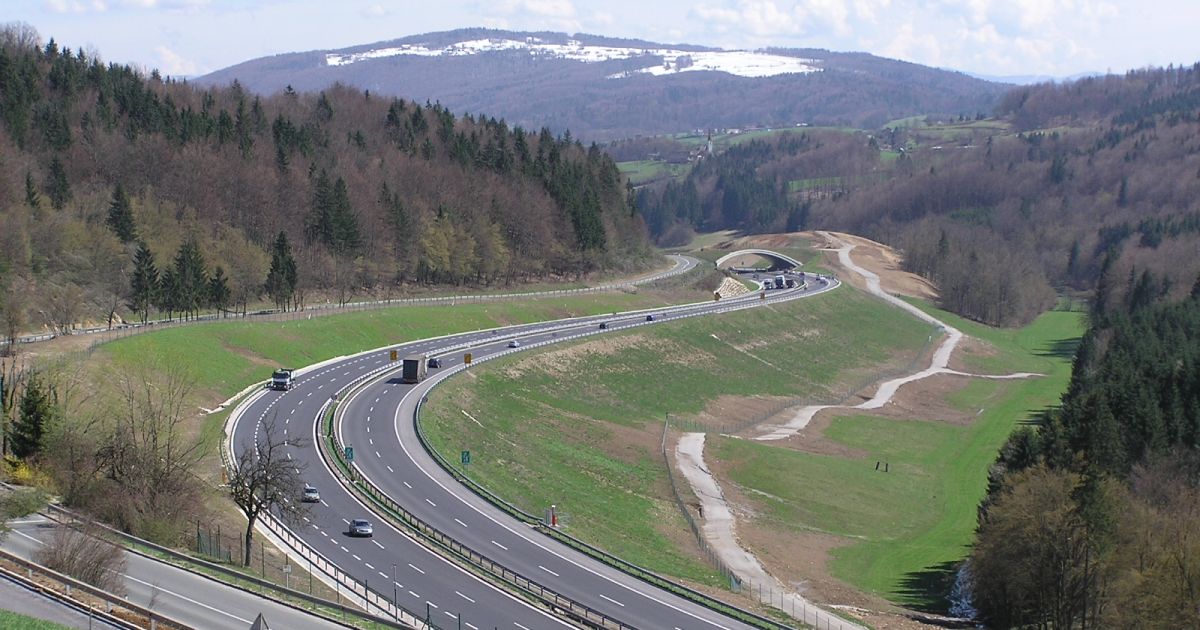 Romuni na avtocesti pri Brniku čakali v zasedi - Svet24.si
