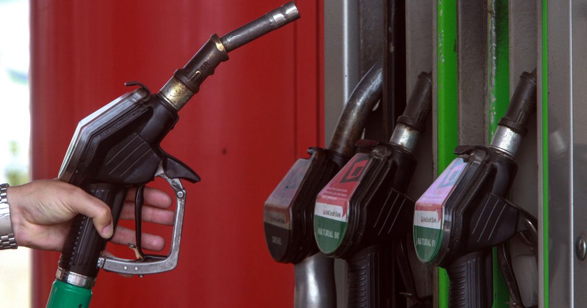 95-oktanski bencin in dizel se bosta krepko pocenila - Novice Svet24