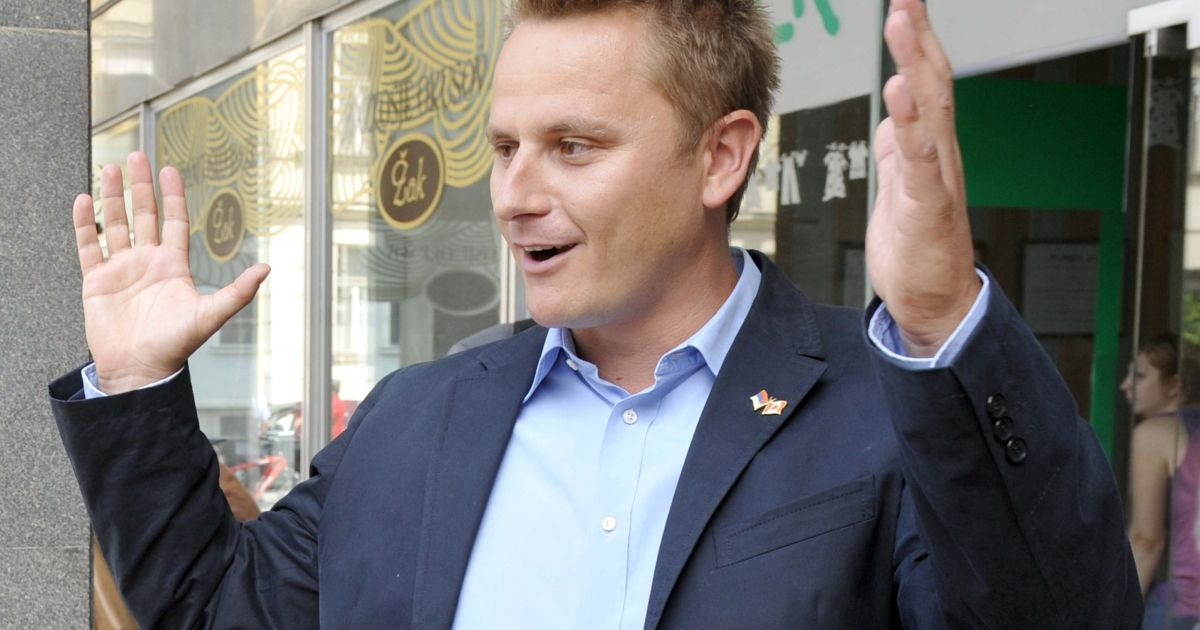 Iz SDS izstopil tudi direktor urada za mladino Peter Debeljak – Reporter