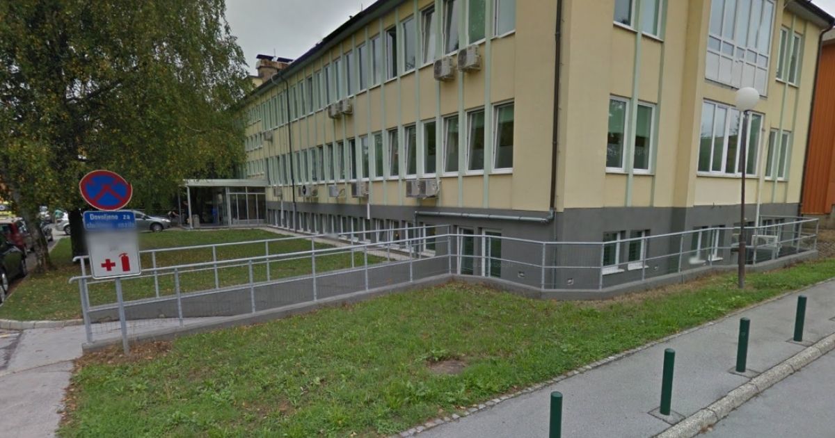 FOTO: ZD Domžale razpada? Na pacienta s stropa padle plošče - Svet24.si