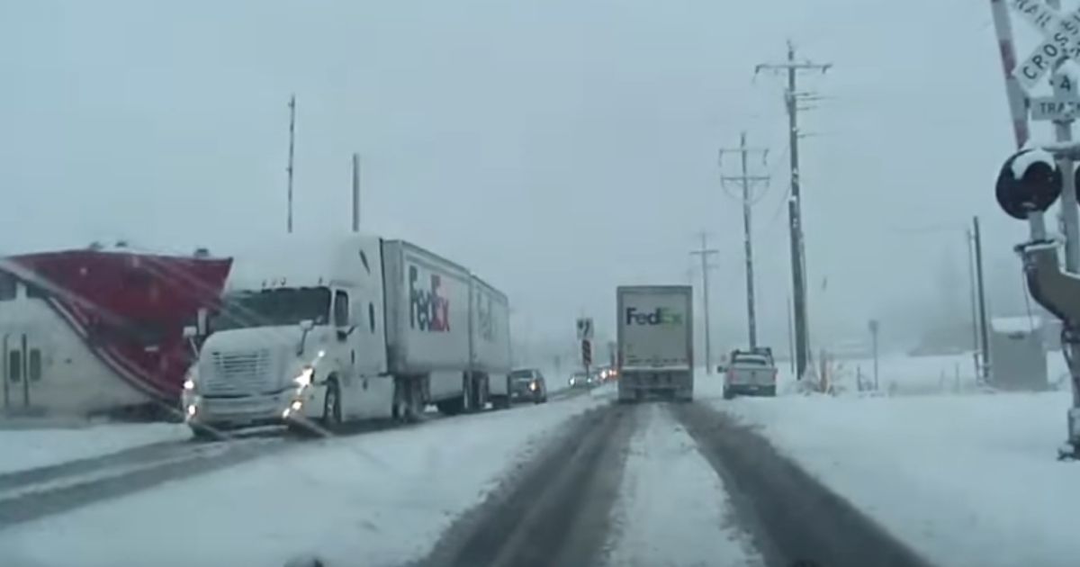 VIDEO: Zapornice se niso spustile, trčenje je bilo silovito - Svet24.si