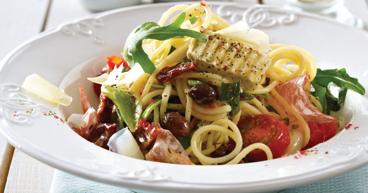 Špageti s salamo po mediteransko - Svet24.si