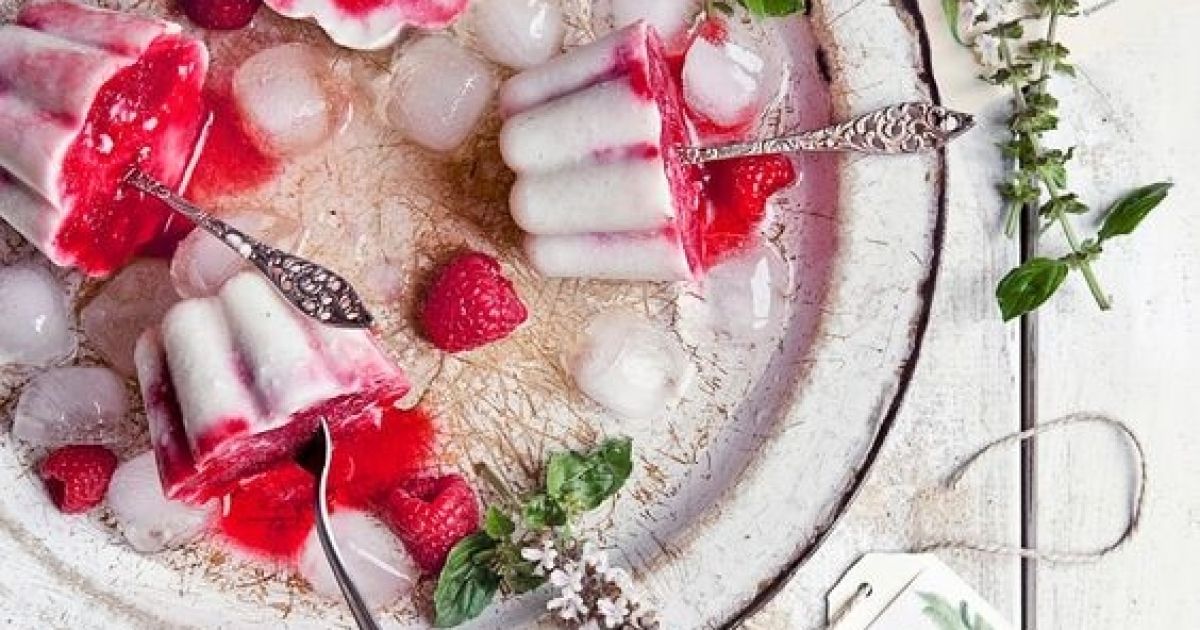 Top julijska ledenka: Poletni ples maline in kokosa - Svet24.si