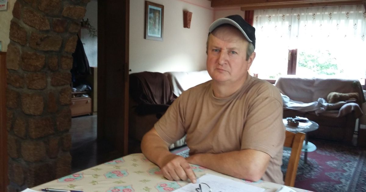 Izpoved šolskega hišnika: Dal mi je podpisati prazen list papirja ...