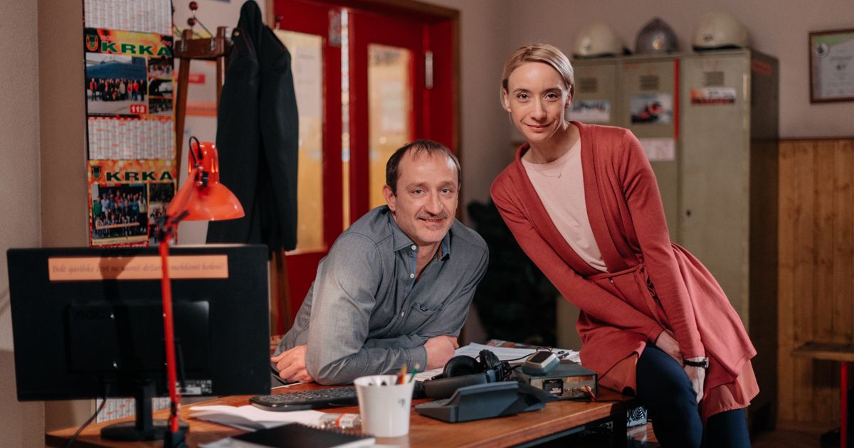 Ste opazili verižico, ki jo v Reki ljubezni nosi Mojca Funkl? - Svet24.si