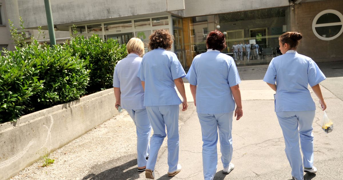 Sestra Laura: Na delo tudi z visoko vročino - Svet24.si