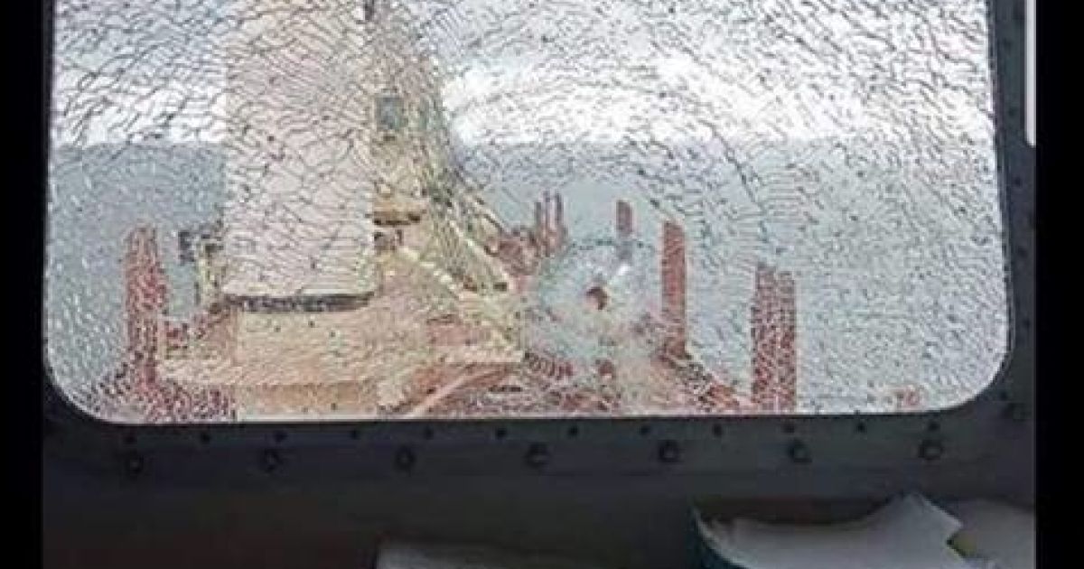 FOTO: Pirati so jih presenetili s kalašnikovi - Svet24.si