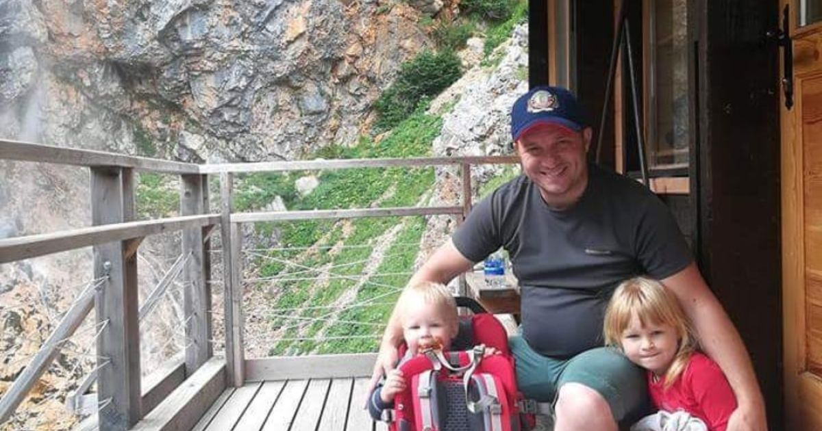 Modrijan na pot kar s sinčkom v nahrbtniku - Svet24.si