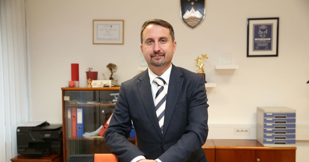 Igor Velov, obtožen jemanja podkupnine, bo še pred poletjem slišal ...