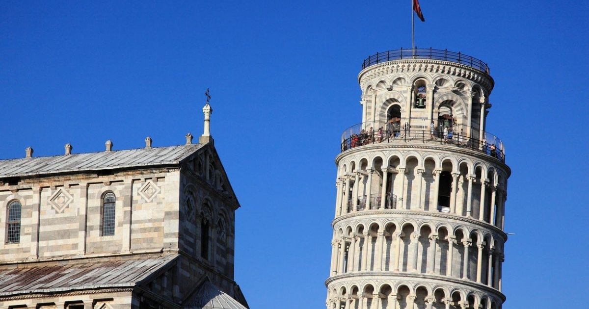 Znameniti stolp se ne nagiba več, zdaj se ravna - Svet24.si