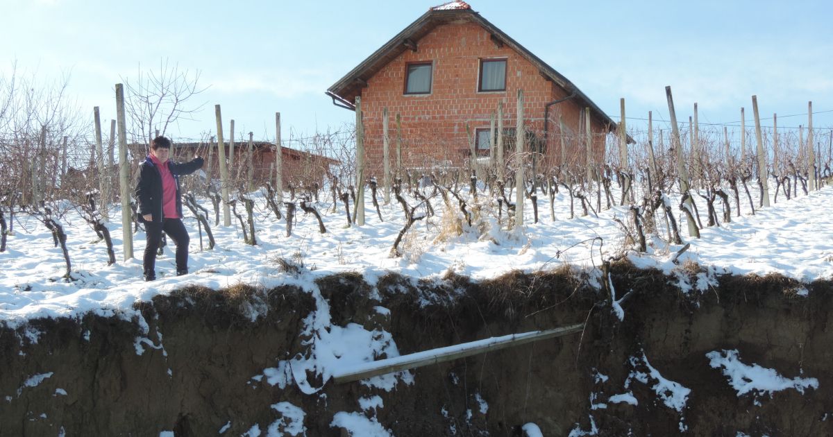 Velikanska jama mami in hčerki ne da spati - Svet24.si