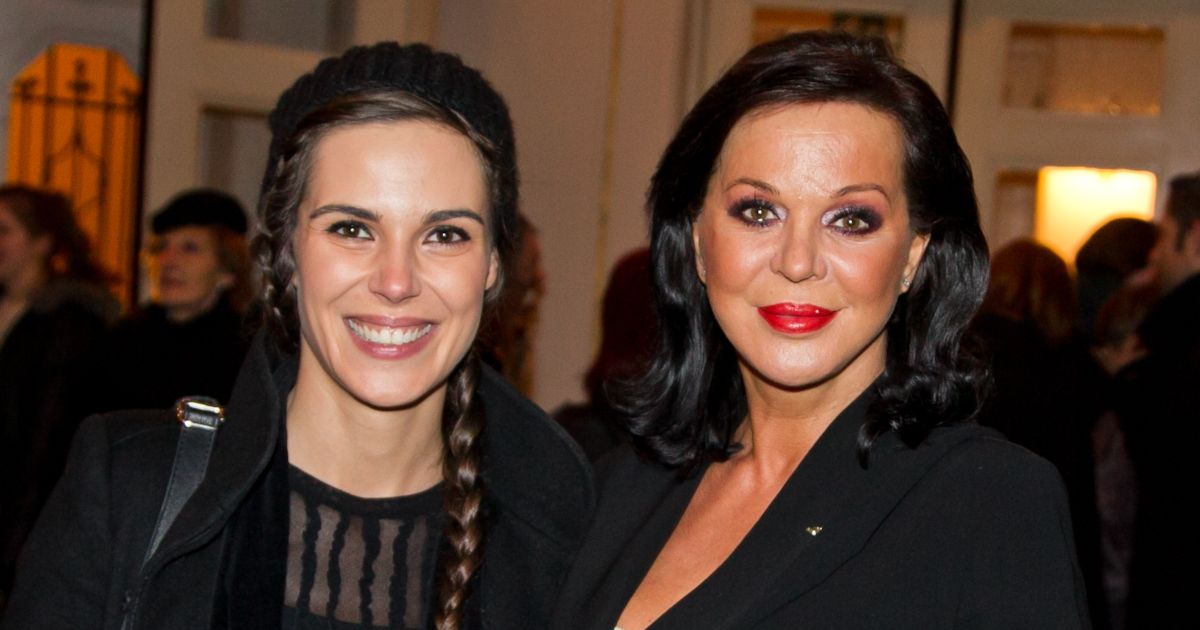 Ula Furlan se vedno razveseli materinih čestitk - Svet24.si