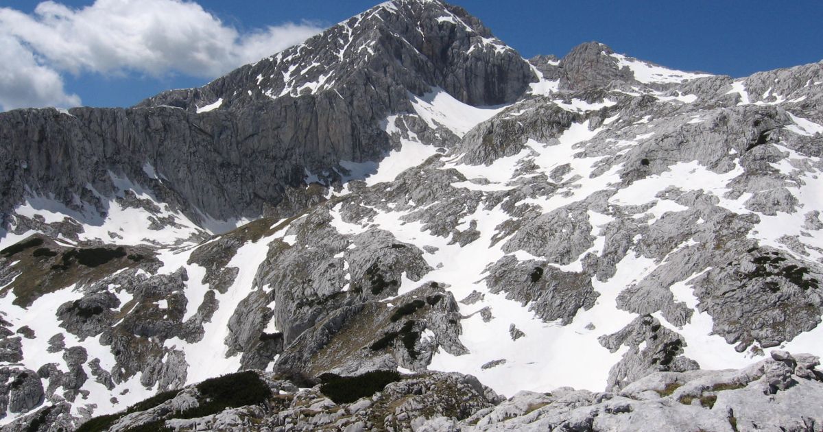 Pohodnicama zdrsnilo na zasneženi poti na Grintovec - Svet24.si