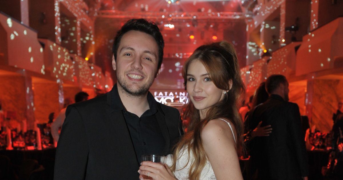 Alex Volasko presenetil: zaročil je svojo Sašo - Svet24.si