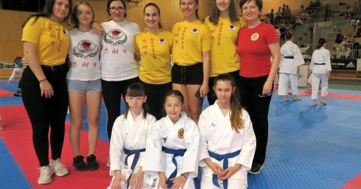 FOTO: Nastja Galič, Ema Sever in Nika Omerzo ekipne državne prvakinje v ...