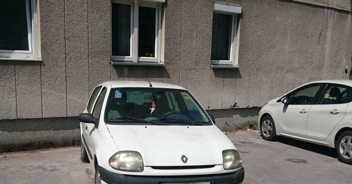 Kaj lahko storijo lastniki zemljišč, na katerih pristanejo zapuščena vozila? - Svet24.si