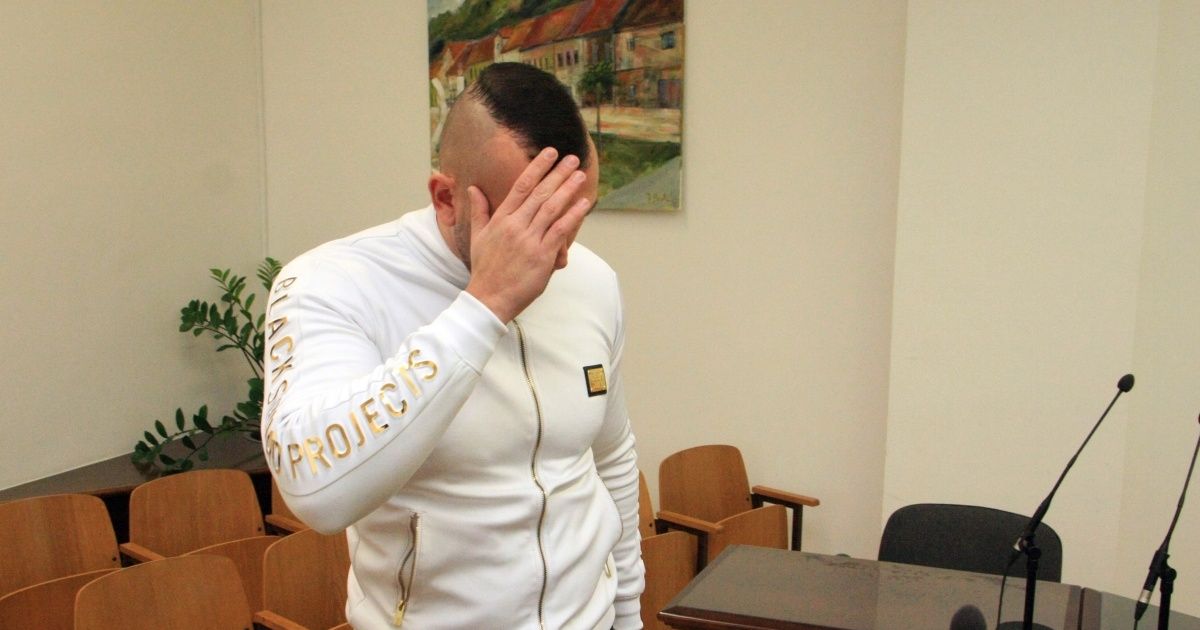 Na parkirišču pred lokalom oropala vinjenega gosta - Svet24.si