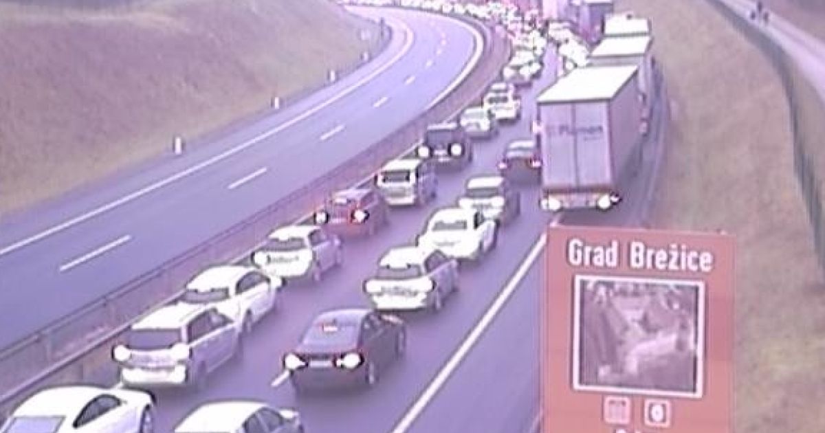 FOTO: Na mejnih prehodih dolge kolone, ponekod se čaka tudi do šest ur - Novice Svet24
