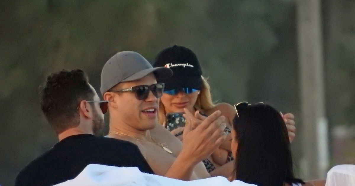 FOTO: Bivši mož Kim Kardashian opažen z mično svetlolasko - Novice Svet24