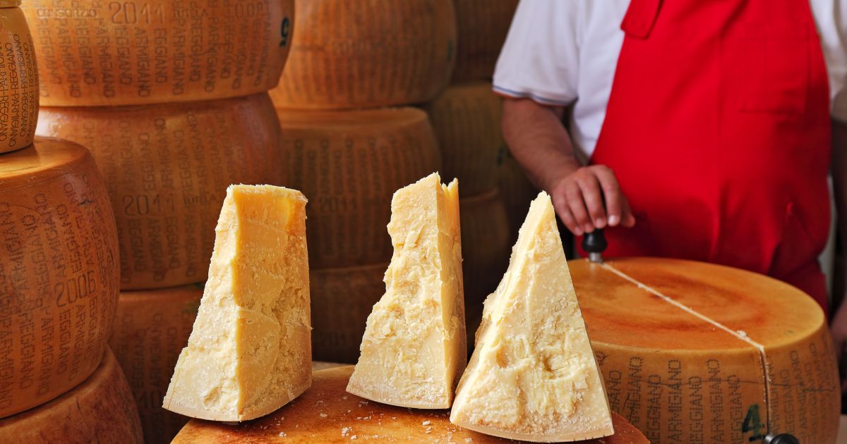 Parmezan ni samo sir, je najboljši trdi sir z bogato zgodovino - Svet24.si