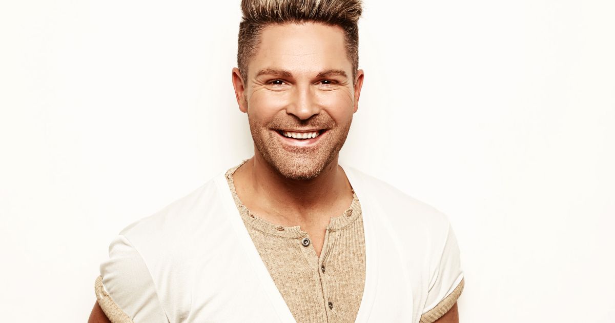 Pevec Sebastian si je našel posebno psihoterapijo - Svet24.si