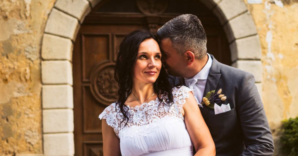 Simpatična voditeljica na radiu Krka je dahnila usodni da - Svet24.si