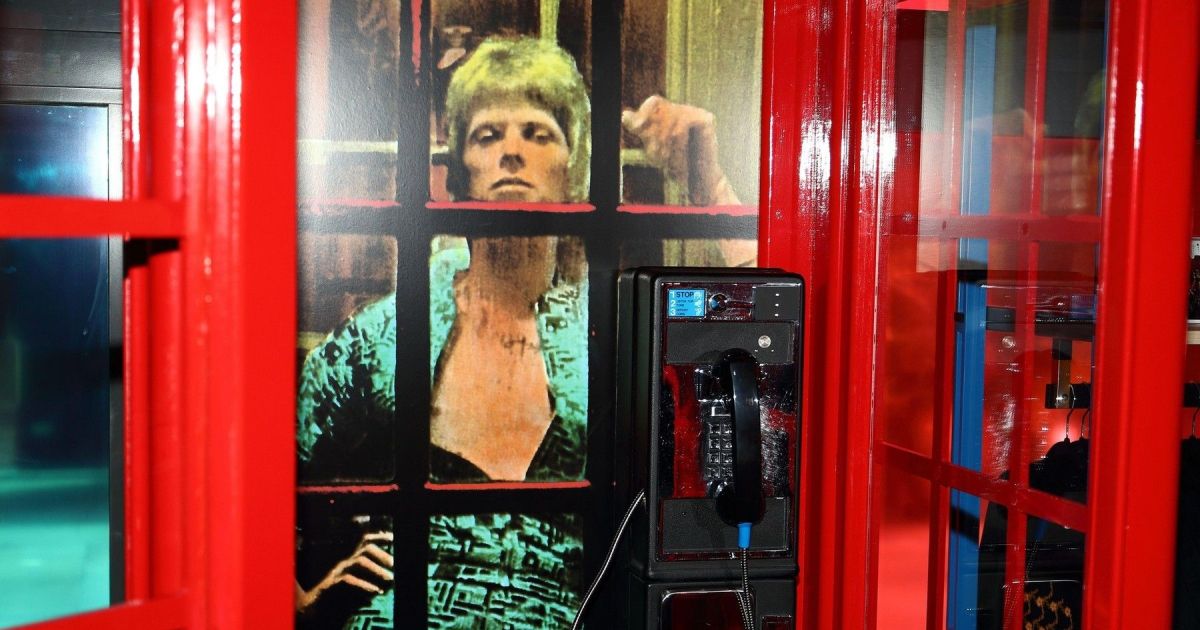 Bowieja klical duh pokojnega očeta - Svet24.si