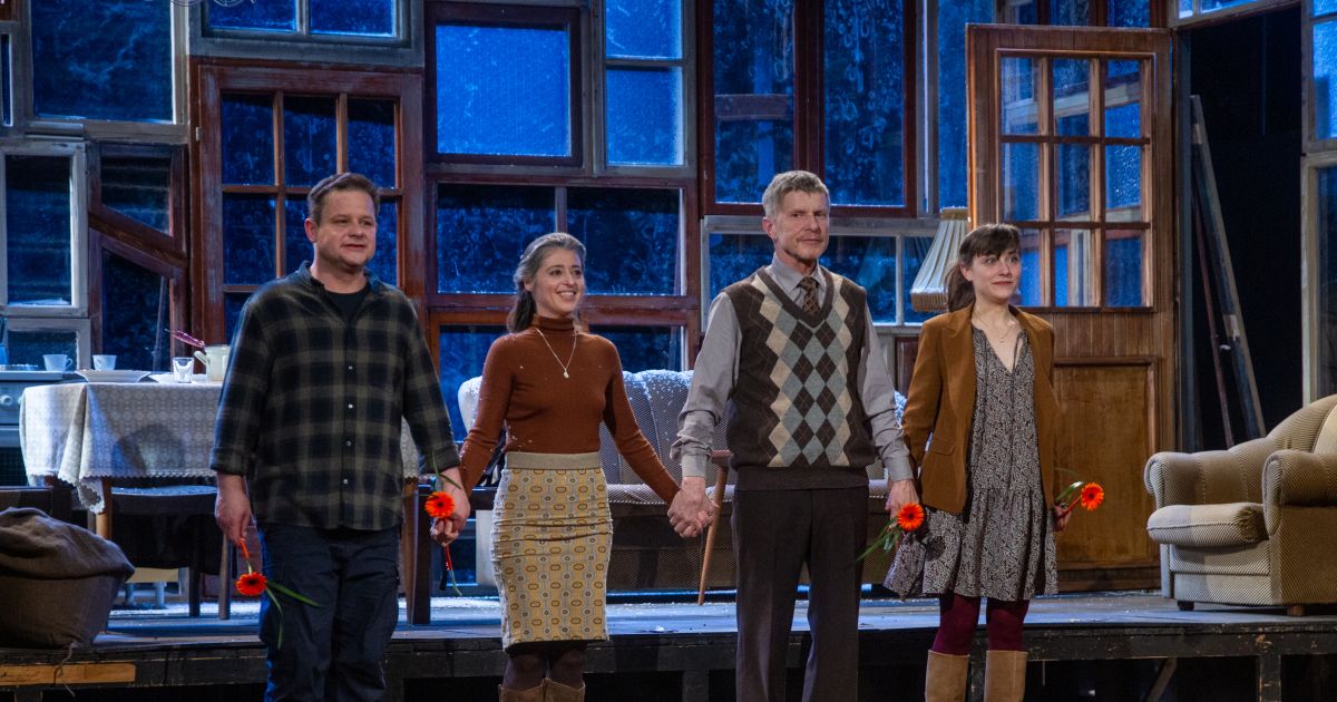 Razkrivanje potlačenih travm v kranjskem gledališču - Svet24.si