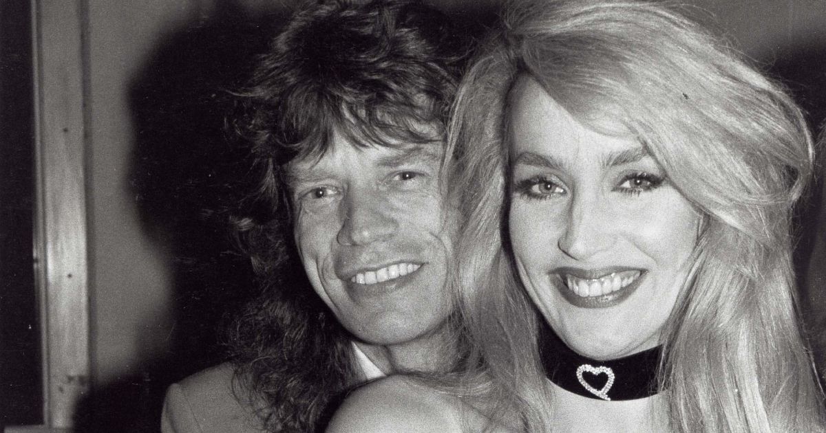 Jerry Hall tudi pri 66 letih še vedno osuplja s svojo lepoto - Svet24.si