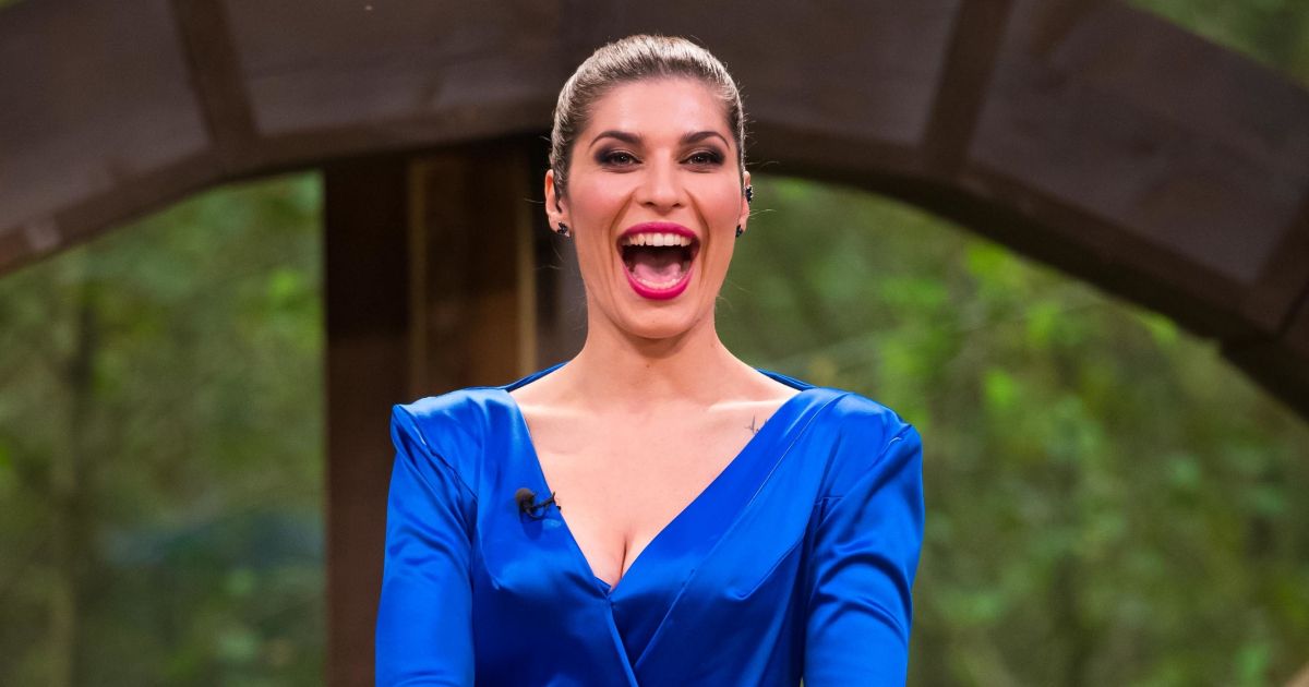 Kmetija: Avtoritativna voditeljica za kamero navihana - Svet24.si