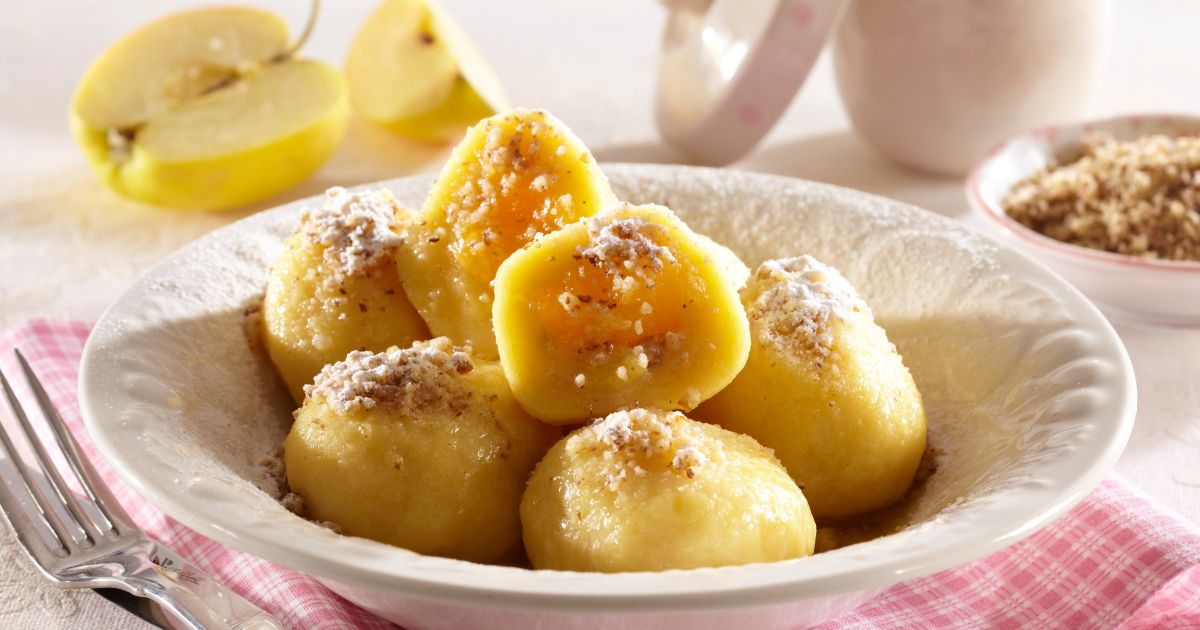 Sočni krompirjevi cmoki z jabolki in orehi vas bodo navdušili! - Svet24.si