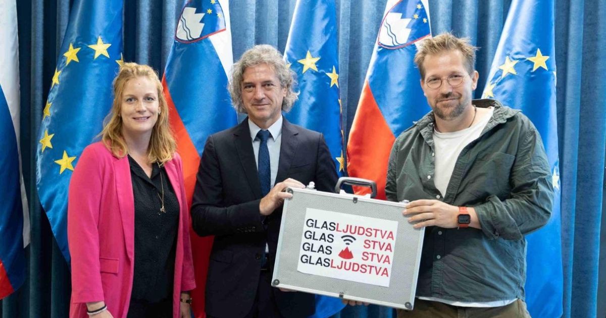 Narobe svet?! Tea Jarc lajka tvit Janeza Janše - Svet24.si