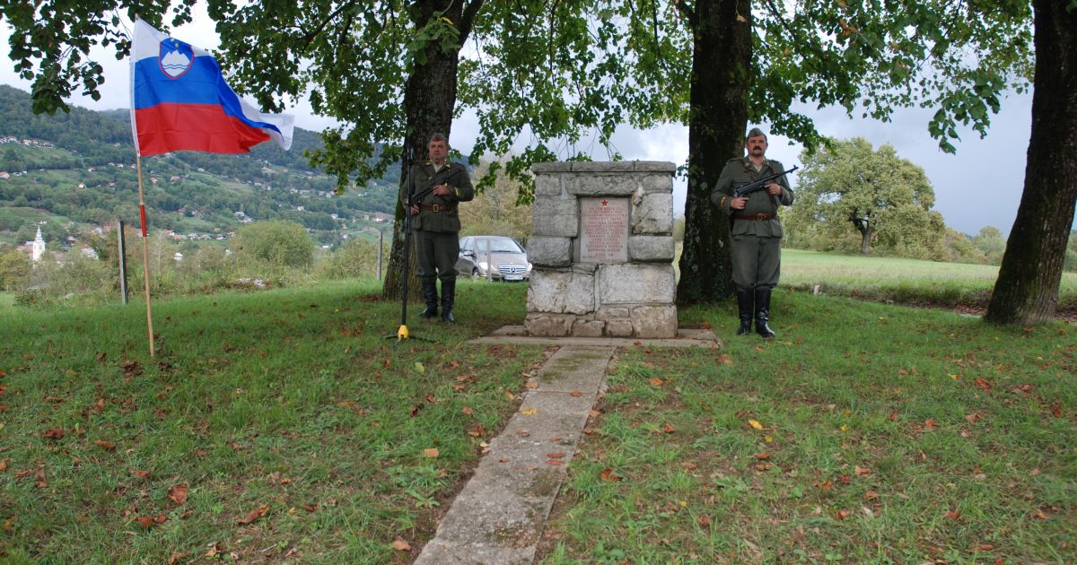 FOTO: Slovesnost pri Treh rokah - v spomin na ustreljene talce - Svet24.si