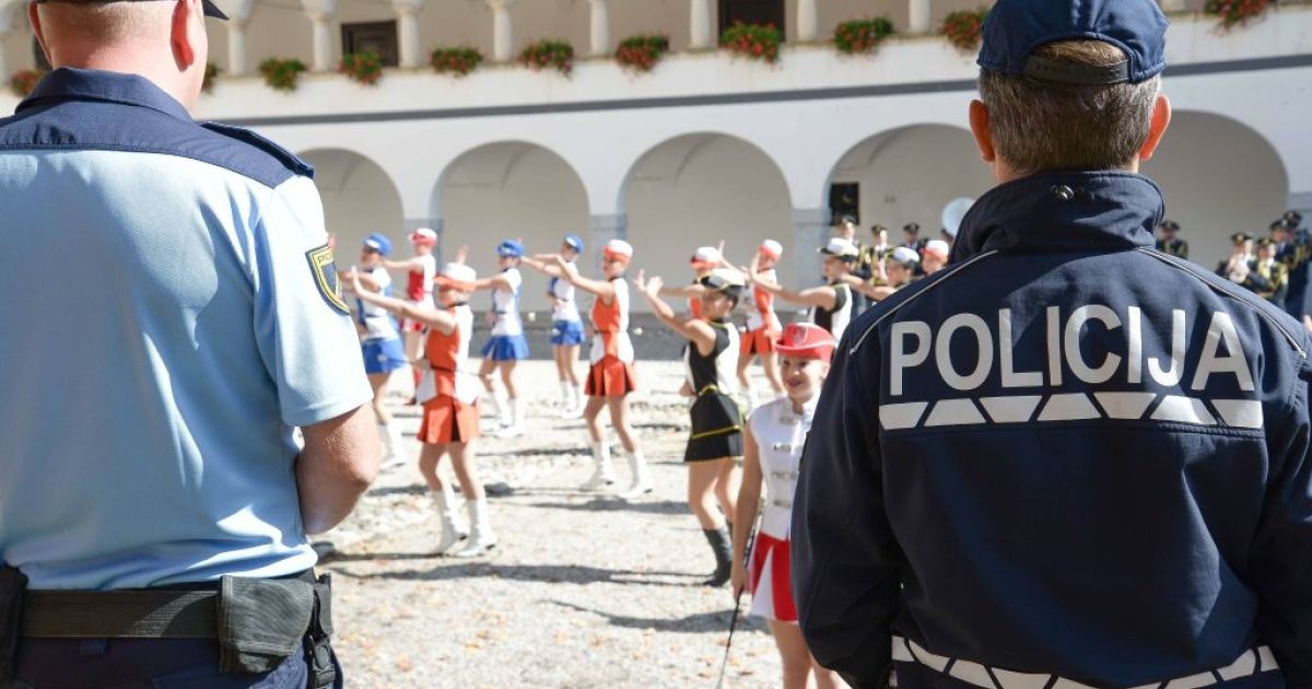 Policija: "Otroci, če ste v stiski, zaupajte nam, pokličite 113 ...