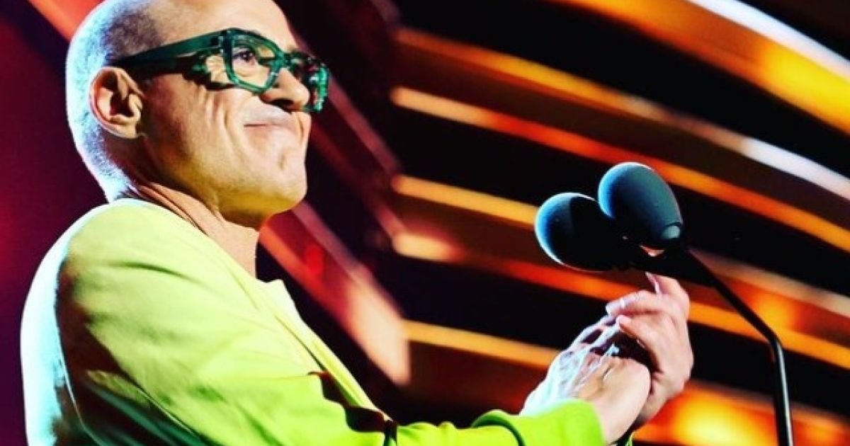 Slavni igralec je svoje otroke prosil, naj ga pobrijejo po glavi: mnogi ga na rdeči preprogi ...