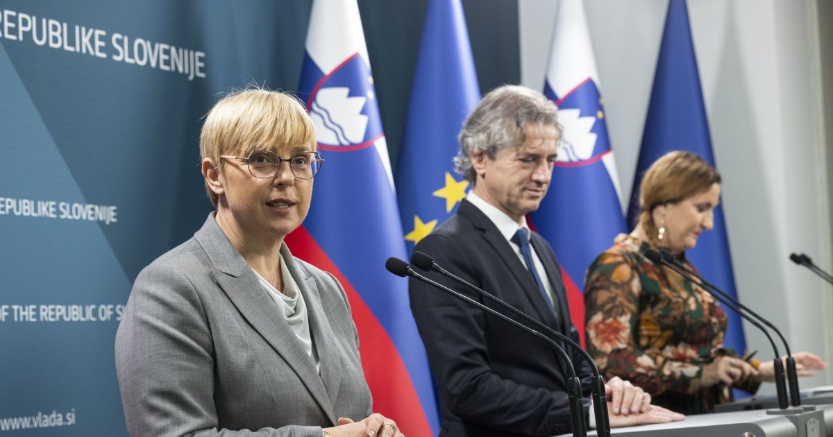 FOTO: Prvo srečanje premierja Roberta Goloba in predsednice Nataše Pirc Musar - Svet24.si