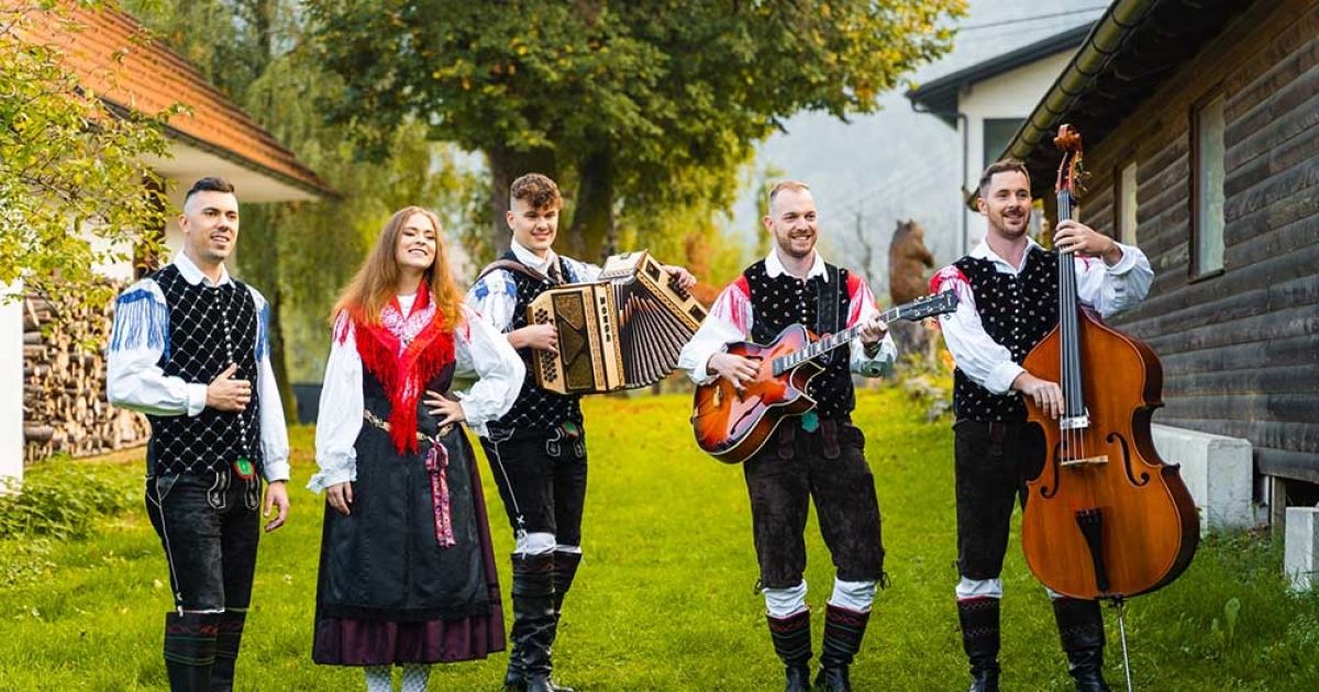 Prebrisani muzikanti preoblekli Burnikovo vižo - Veseljak.si