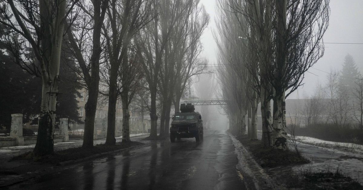 Ukrajinske sile so se umaknile na levi breg reke, a mesta ne bodo dali ...