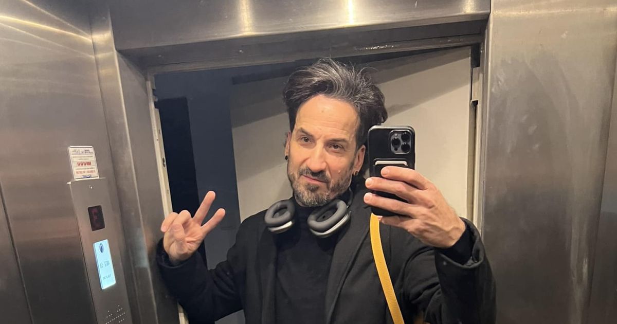 Miletić veljakom sporoča, da na vasi mora smrdeti in krave morajo ...