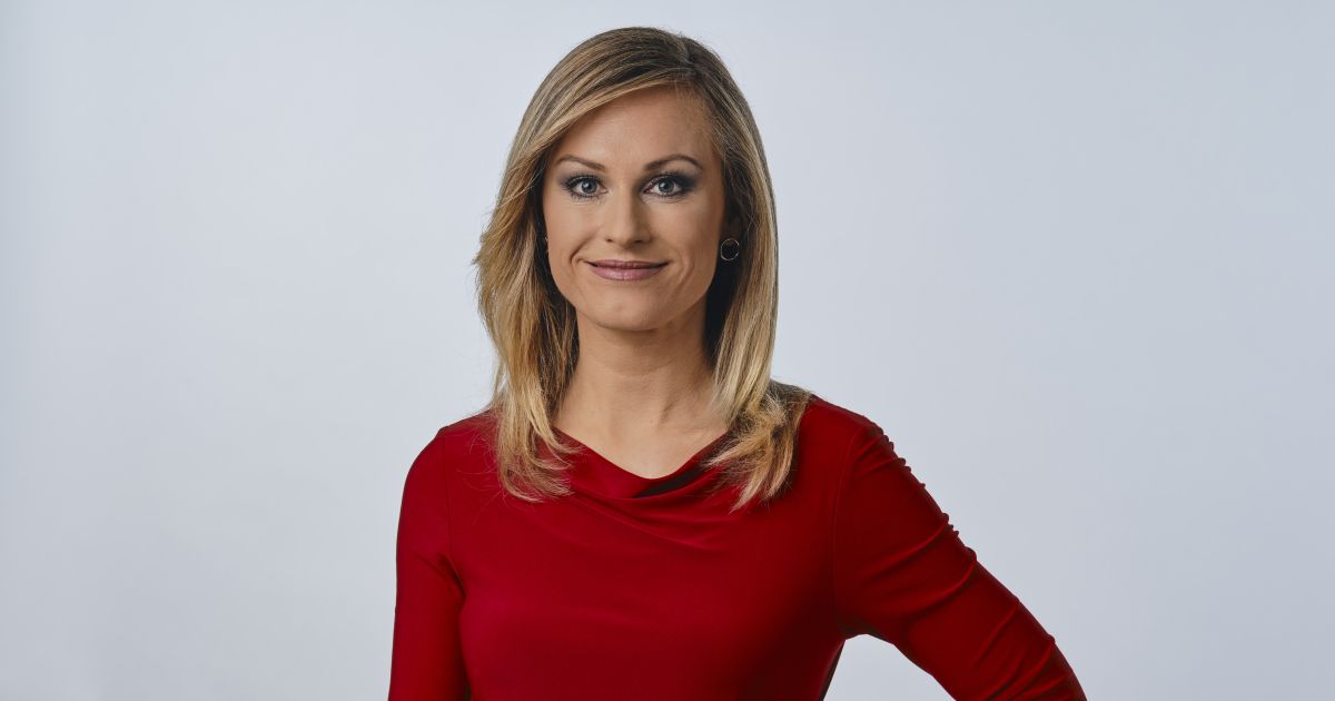 Štafetno palico predala svetlolaski - Revija Lady