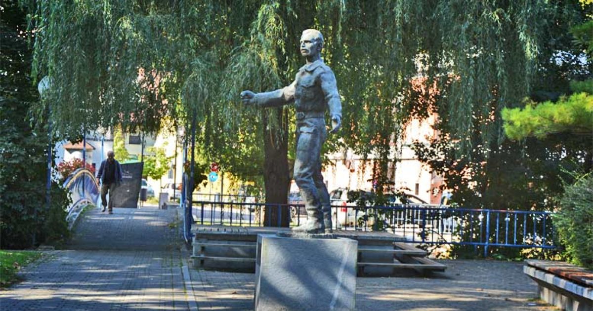 Osrednji dogodek Kajuhovega leta, slavnostna akademija Samo en cvet ...