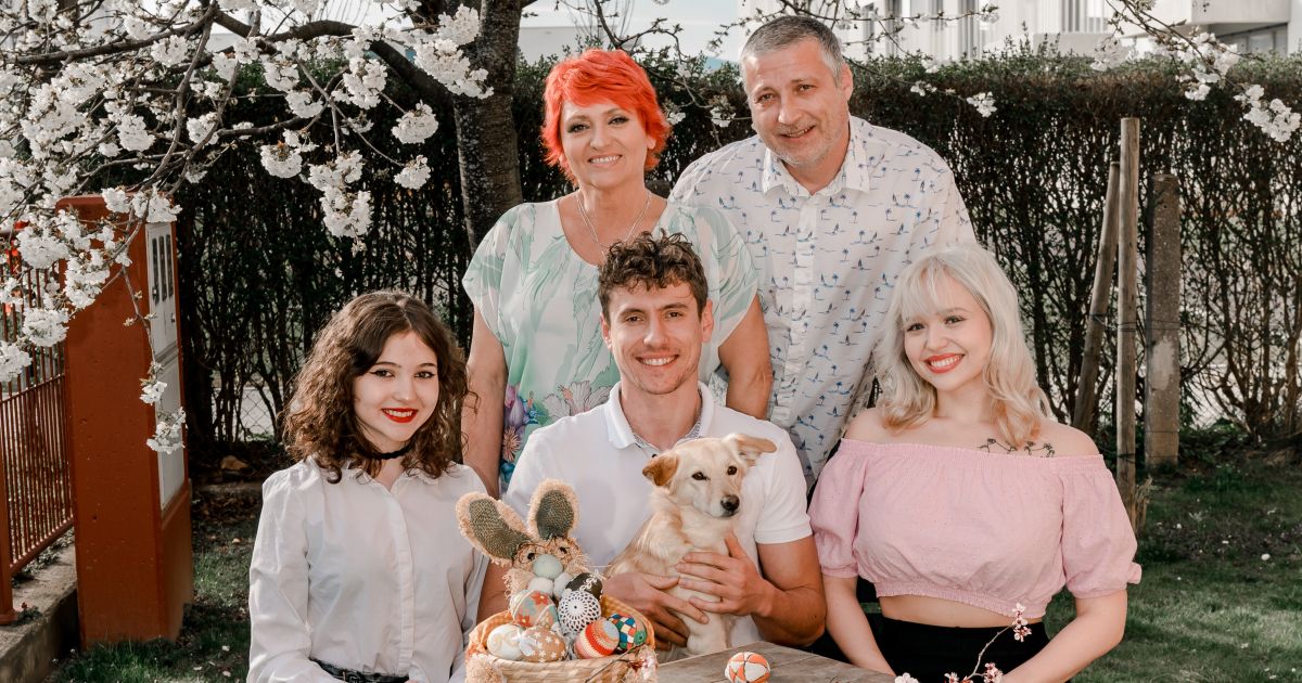 Doma se zbere vsa družina - Revija Lady